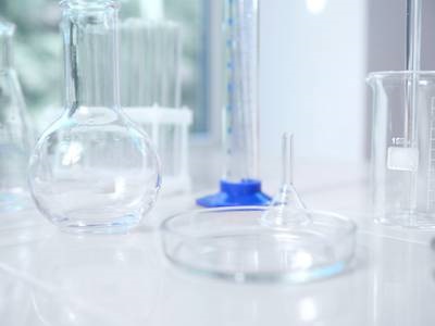 A Make-it-or-Break-it Decision – Plastic vs. Glass Labware | American ...